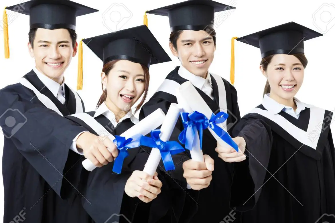 El arte del discurso: Inspirando a los graduados universitarios hacia ...